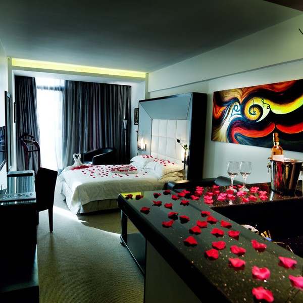 WH HOTEL | Rooms & Rates